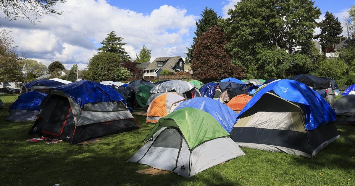 Hundreds of asylum-seekers sleep outside in Seattle, again | The ...