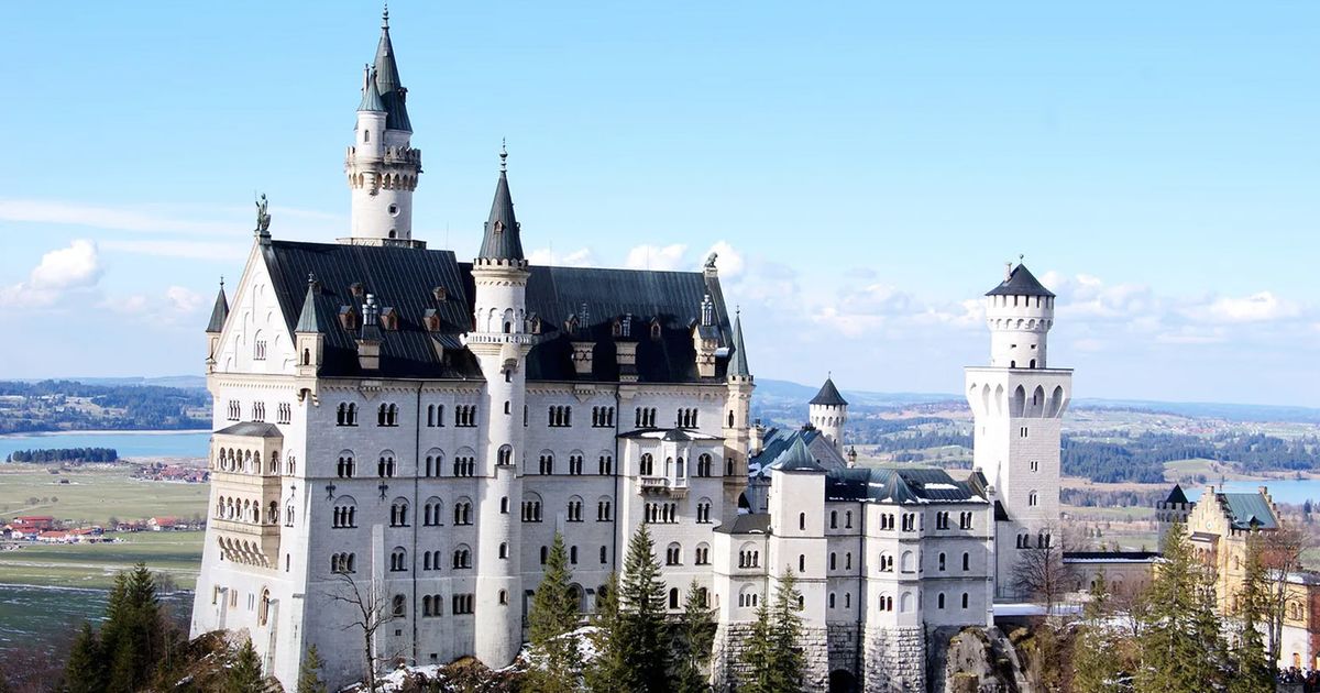 List of 10 most spectacular castles around the world includes a ...