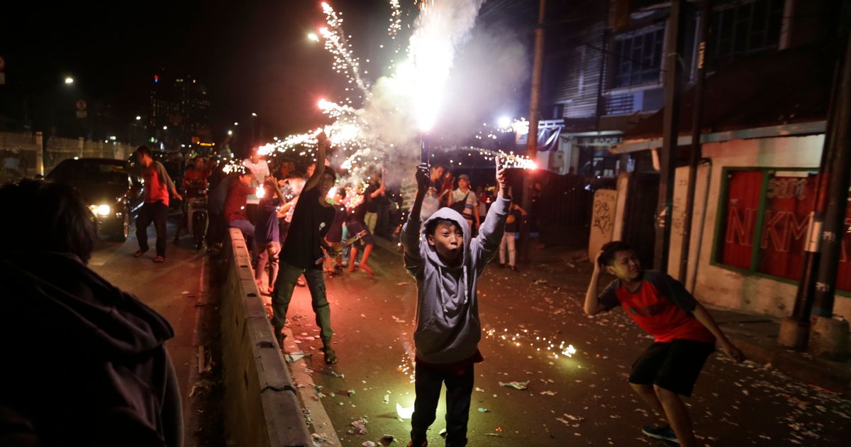 What is Eid al-Fitr and how do Muslims celebrate the Islamic holiday ...