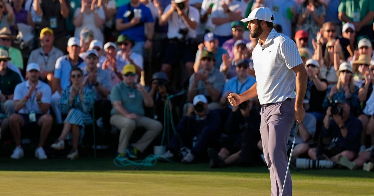 Scottie Scheffler leads Masters by 1 shot on a wild day of movement ...
