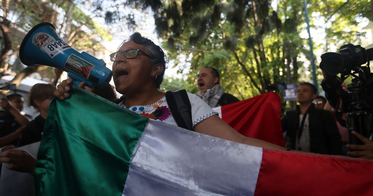Mexico wants UN to suspend Ecuador over its police raid on the Mexican ...