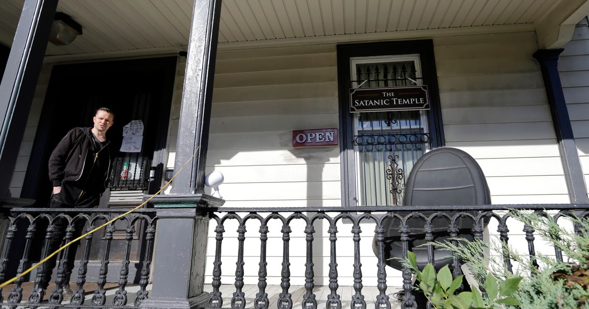 Oklahoma man arrested after authorities say he threw a pipe bomb at ...
