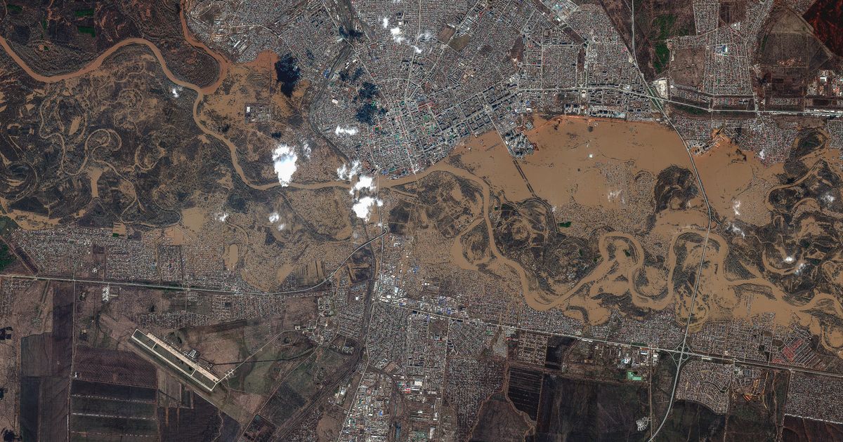 Russian authorities announced mass evacuation for flood-hit city near ...
