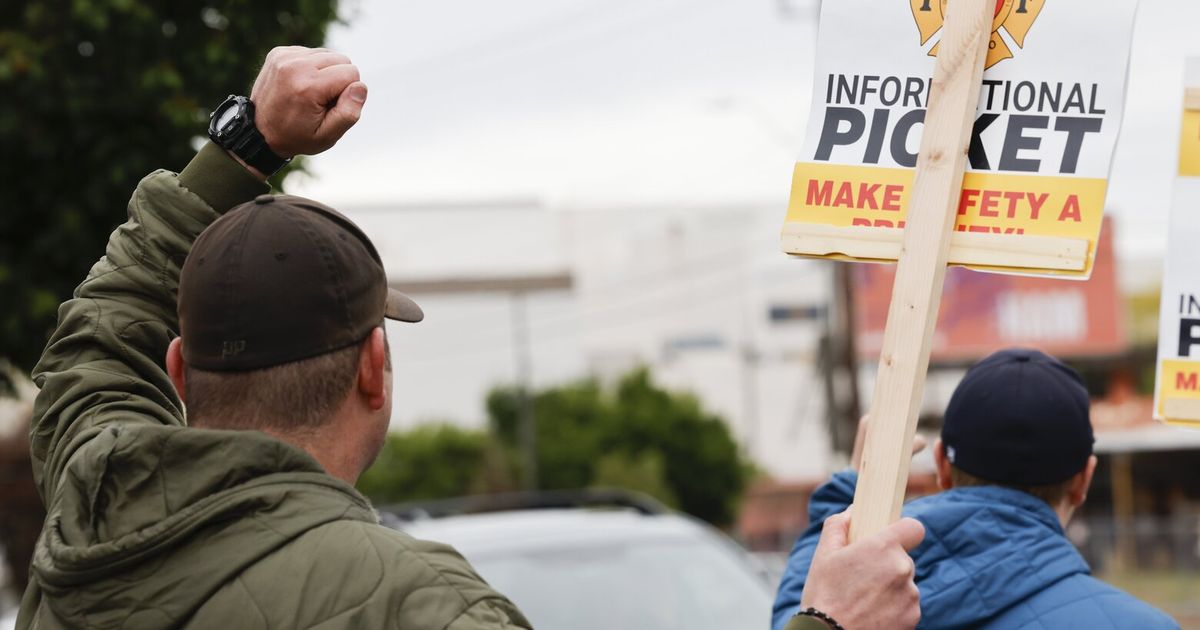 Boeing locks out firefighters after failed contract negotiations | The ...