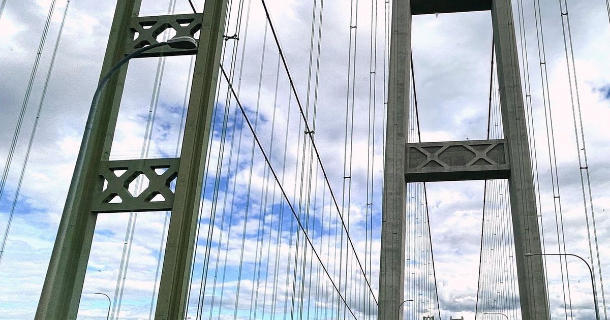 Tacoma Narrows Bridge loses two westbound lanes to hole in the road ...