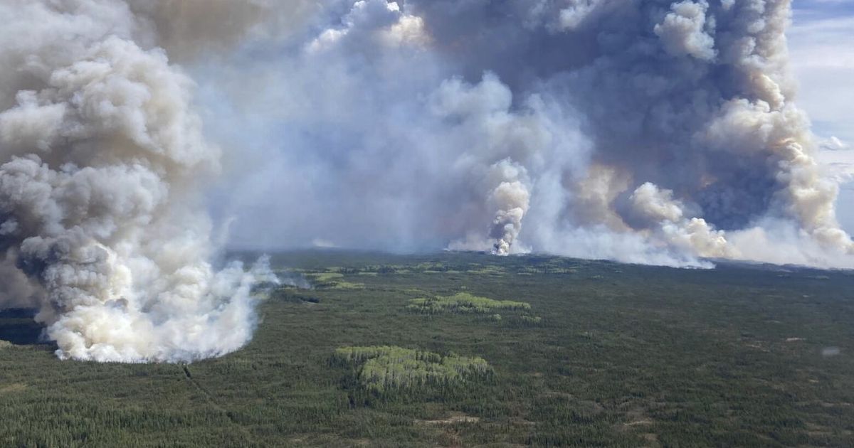 A wildfire has forced out hundreds of residents in Canada’s oil sands ...