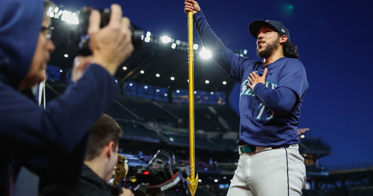 Mariners’ Andrés Muñoz made learning English a priority. He’s inspiring ...