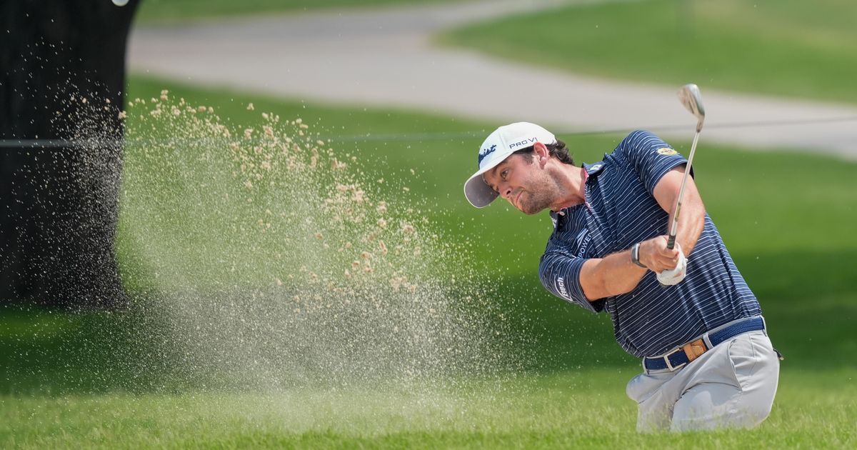 Davis Riley has 70-minute wait before last putt in bogey-free 2nd round ...