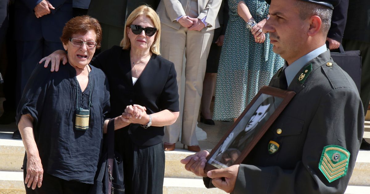 Families reclaim the remains of 15 recently identified Greek soldiers ...