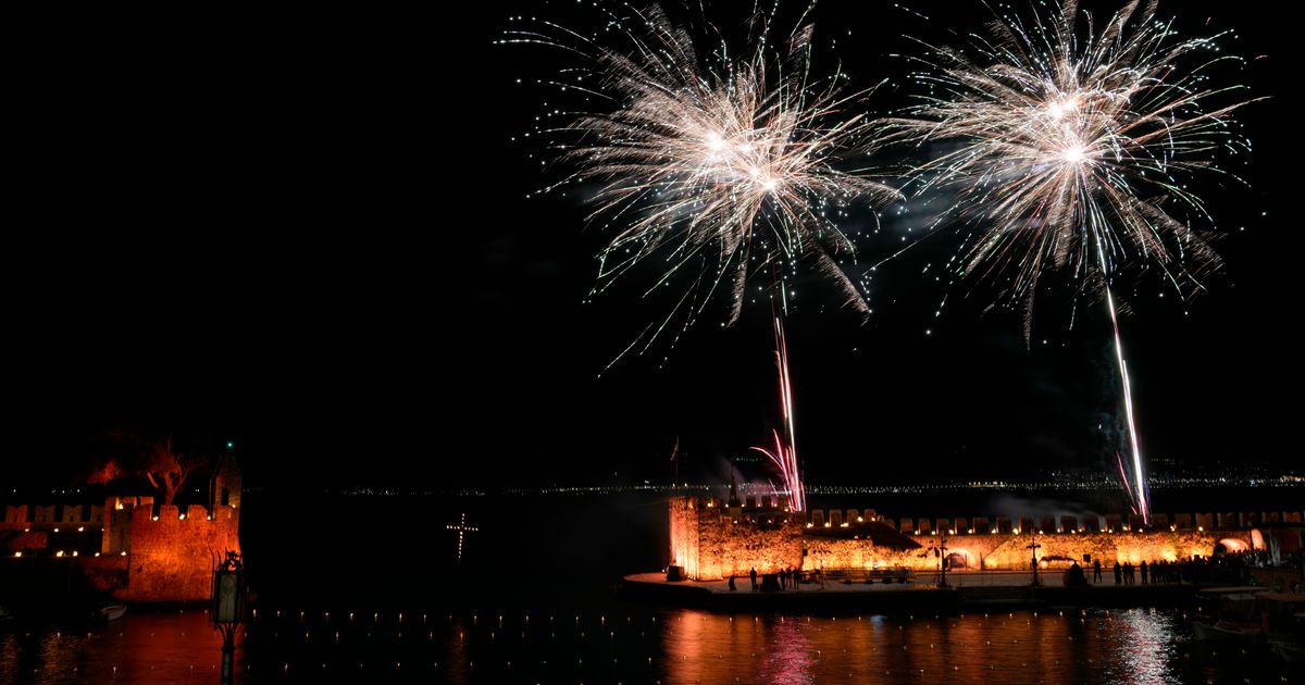 AP PHOTOS: Greek Orthodox mark Good Friday with solemn bier processions ...