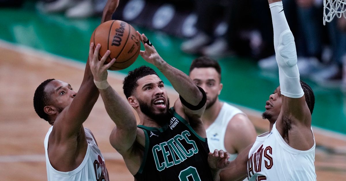 Jayson Tatum scores 25 to lead Celtics past Cavaliers 113-98 and into ...
