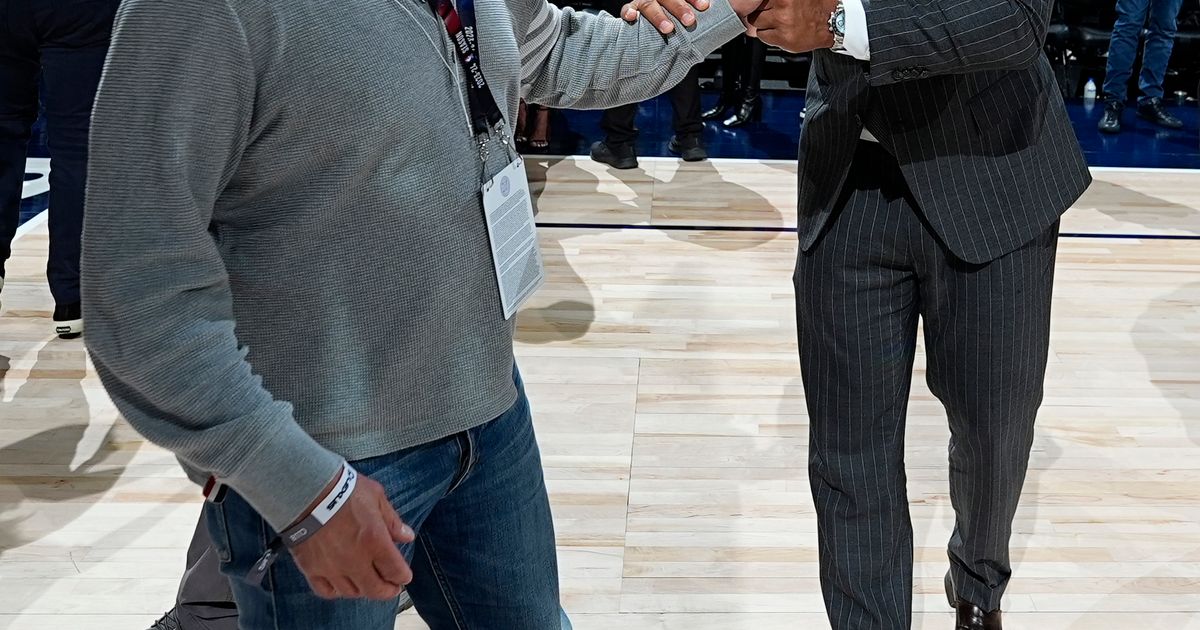 Bloomberg joins Lore-Rodriguez group for in-dispute purchase of ...