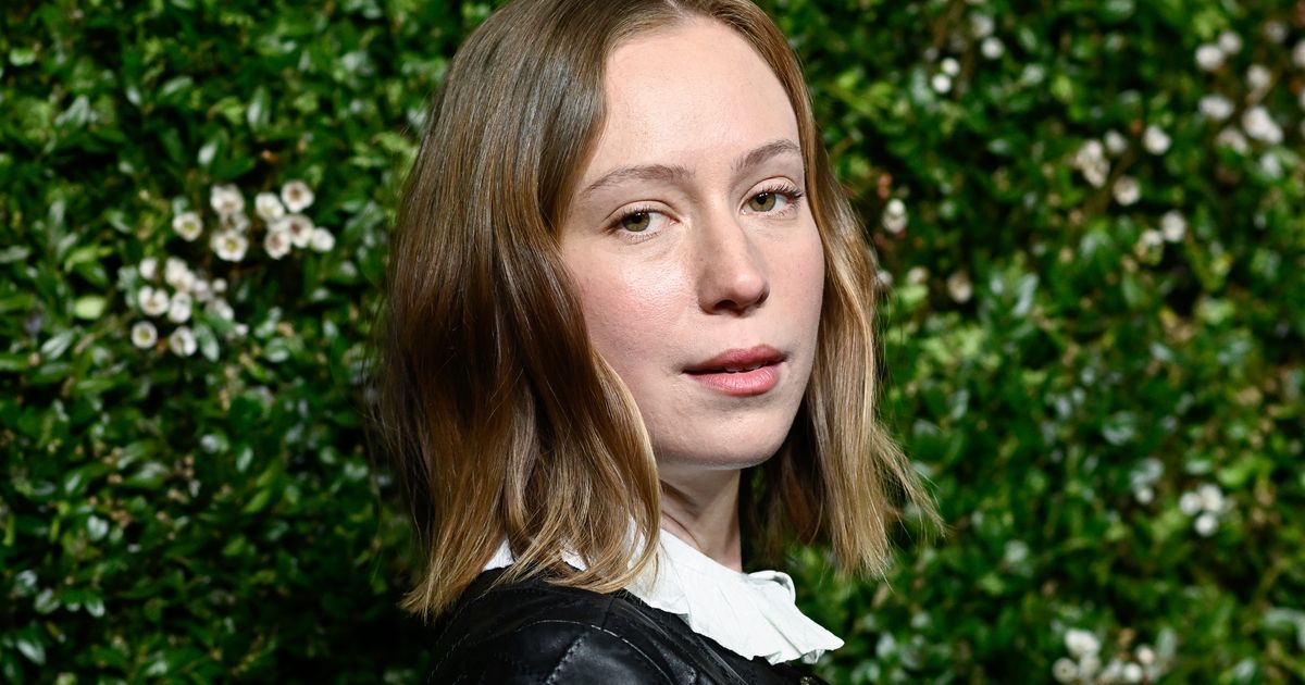 Hannah Einbinder uses comedy as a coping mechanism in debut standup ...