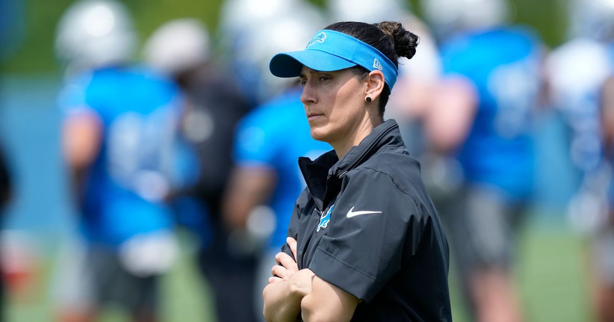 1 of 12 full-time female NFL coaches, Jill Costanza is an asset for the ...