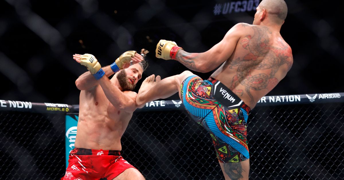 Pereira retains light heavyweight title with 2nd-round TKO of Prochazka ...