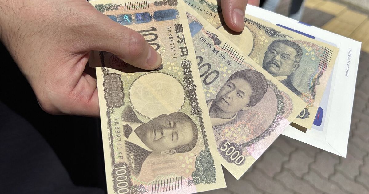 Japan issues new yen banknotes packed with 3D hologram technology to ...