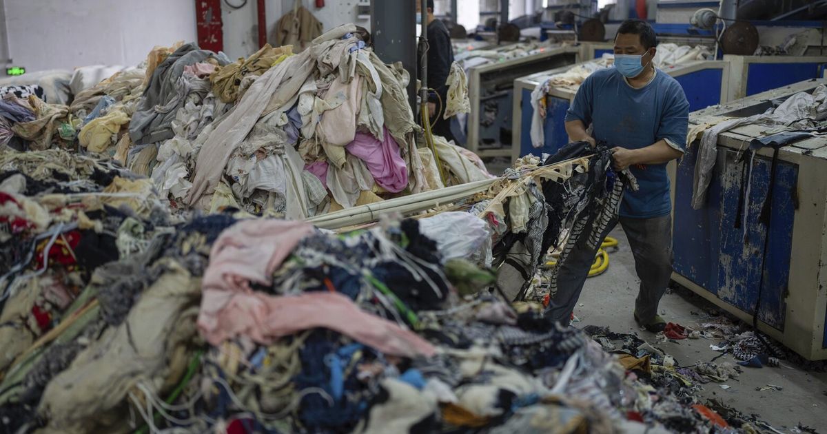 26 million tons of clothing end up in China’s landfills each year ...