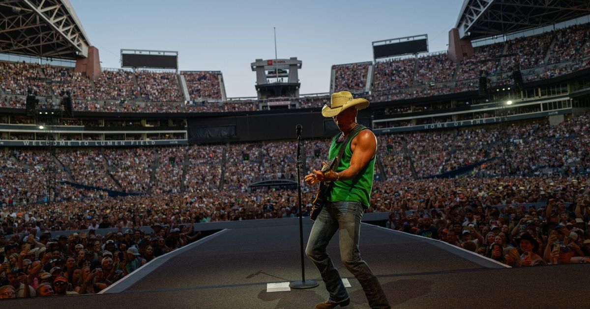 Review: Kenny Chesney, country’s king of summer, offers Seattle ...