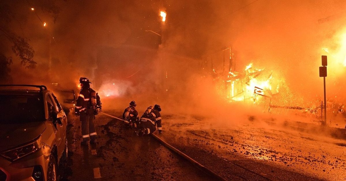 Columbia City fire damages homes, cars | The Seattle Times