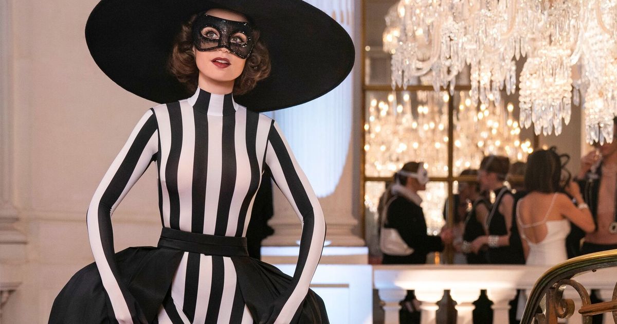 Season 4 of ‘Emily in Paris’ features this interesting ensemble | The ...
