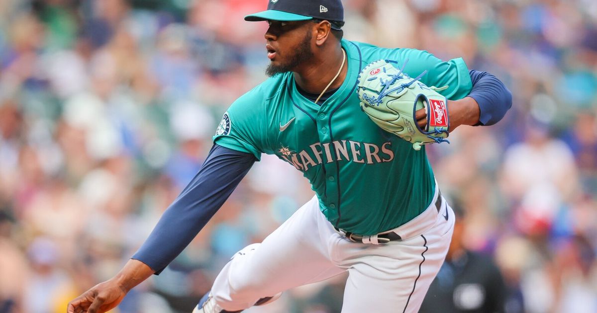 Gregory Santos leaves Mariners game early with knee injury | The ...