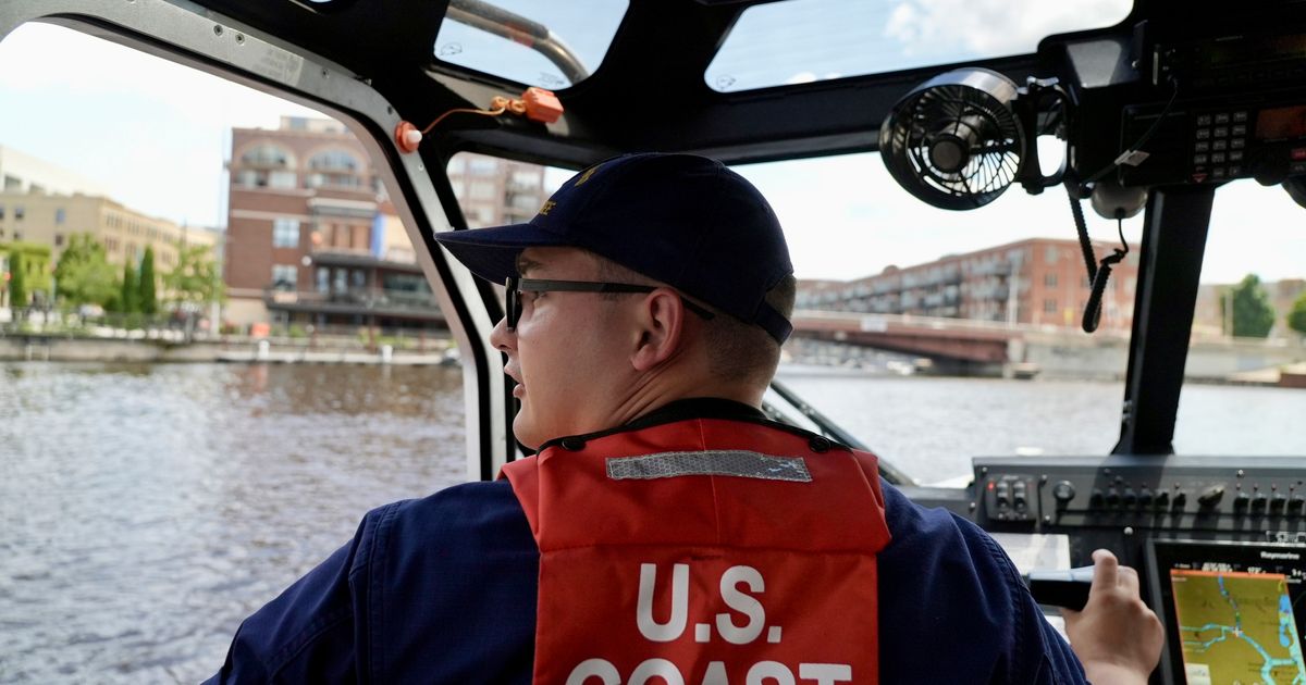 Heavily armed security boats patrol winding Milwaukee River during GOP ...