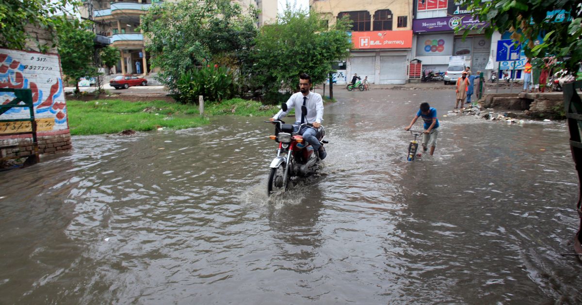 Flash flooding triggered by heavy monsoons in northwest Pakistan kills ...