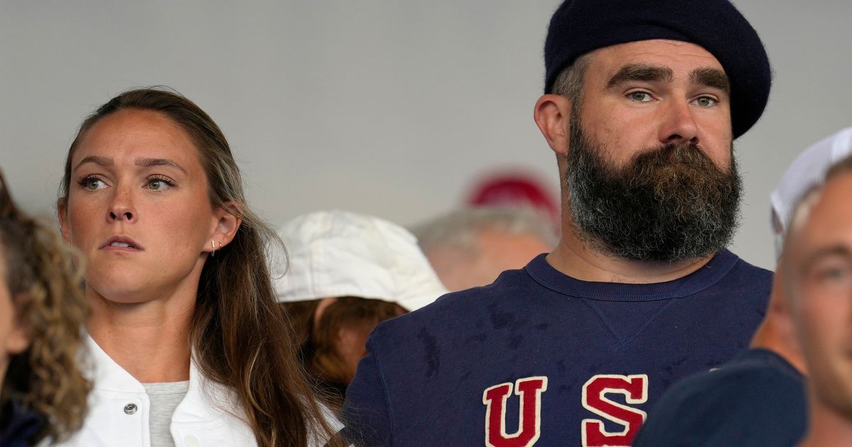 Jason and Kylie Kelce take in U.S. field hockey opener at the Paris ...