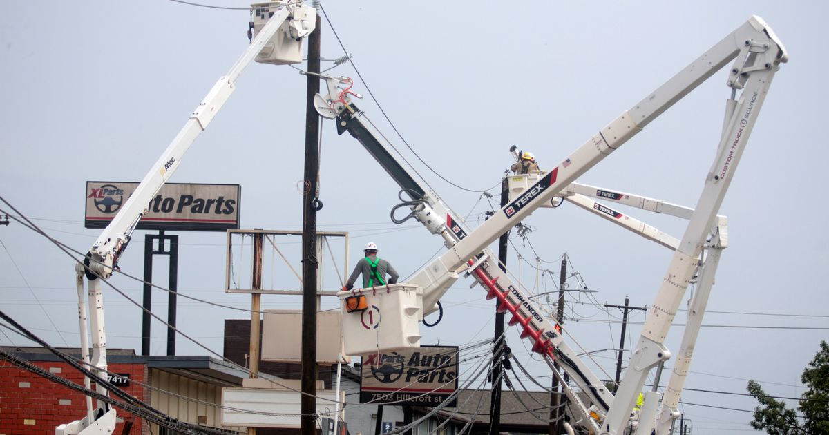 Anger over Houston power outages after Beryl has repair crews facing ...