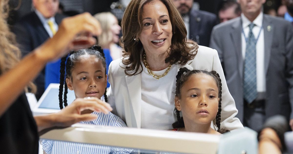 With Ella Emhoff, the DNC keeps its family theme going | The Seattle Times