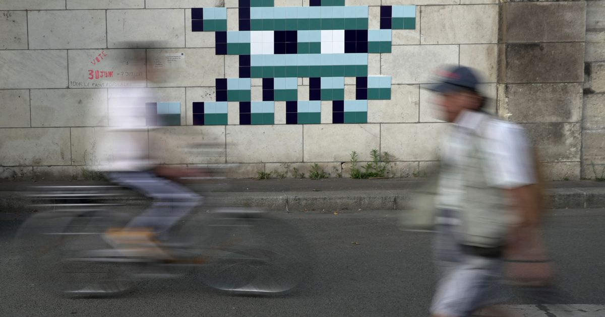 Mystery Paris street artist ‘Invader’ glues up new work to celebrate ...