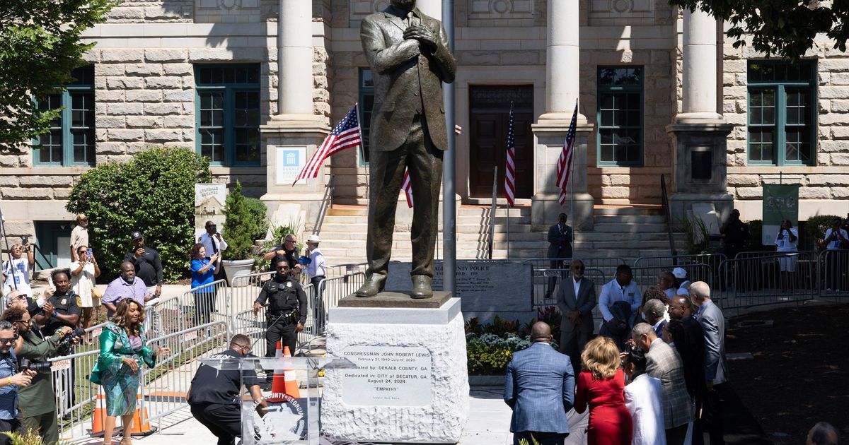 Crowd on hand for unveiling of John Lewis statue at spot where ...