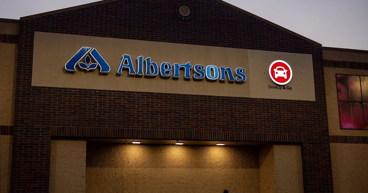 Kroger and Albertsons make a final pitch for their merger before a ...