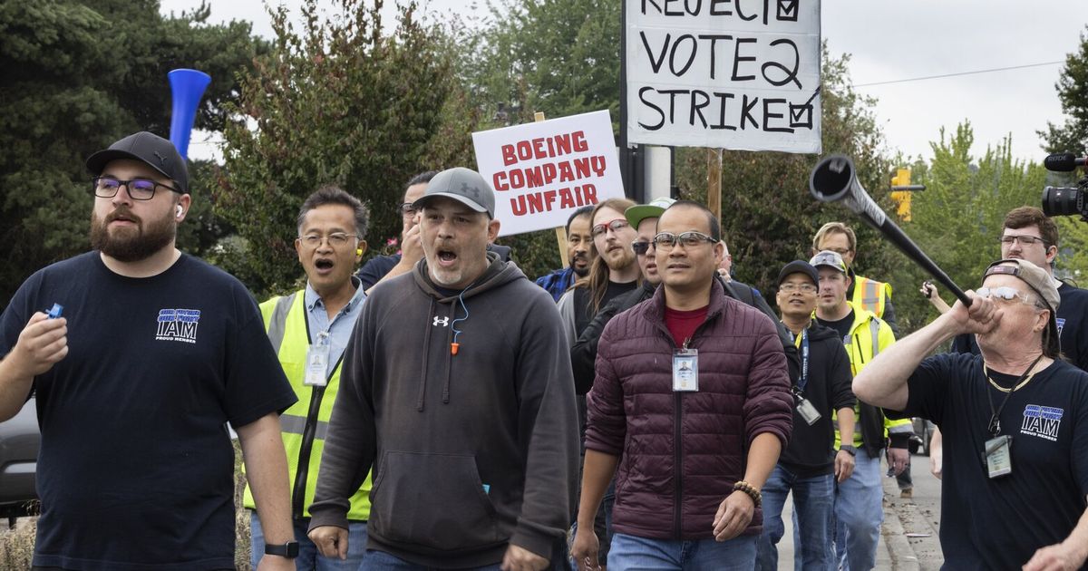 Boeing Machinists reject contract as 96% vote to strike | The Seattle Times