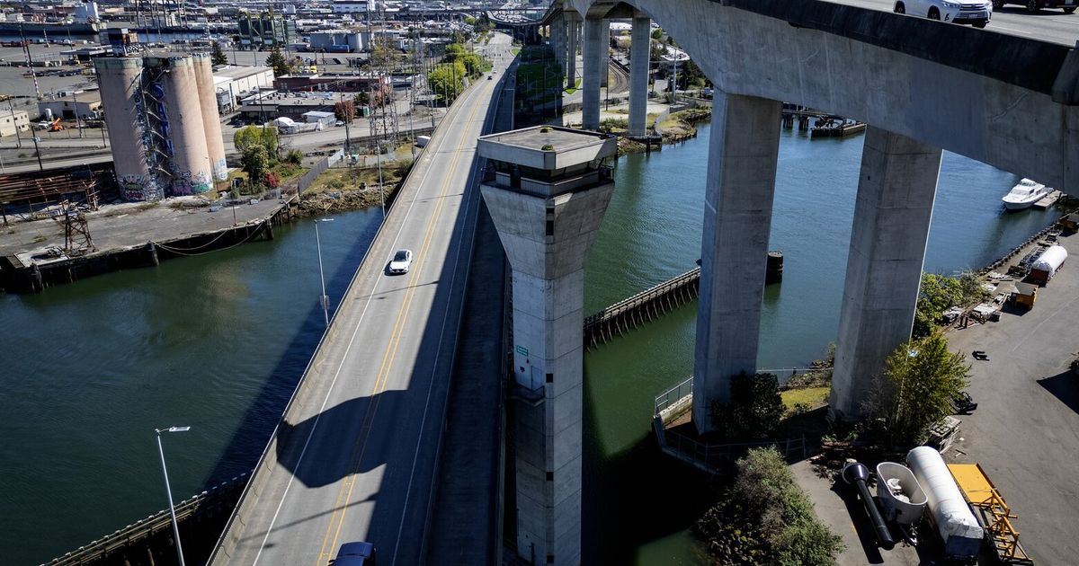 Spokane Street Bridge to West Seattle now open to bikes, pedestrians ...