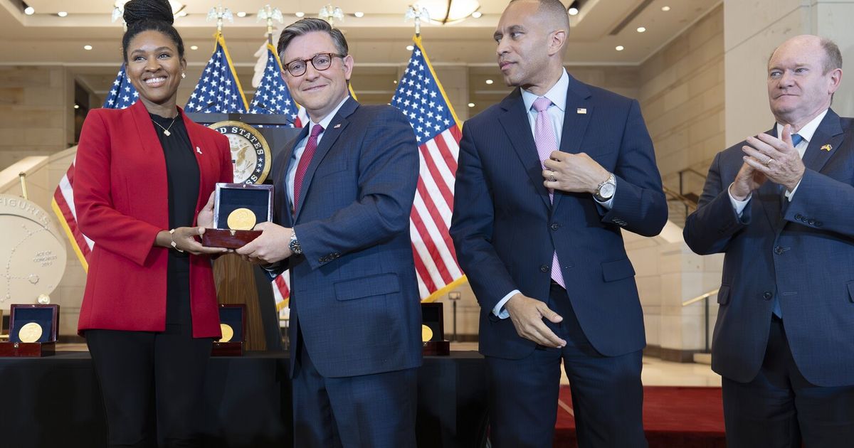 ‘Hidden Figures’ of the space race receive Congress’ highest honor at ...