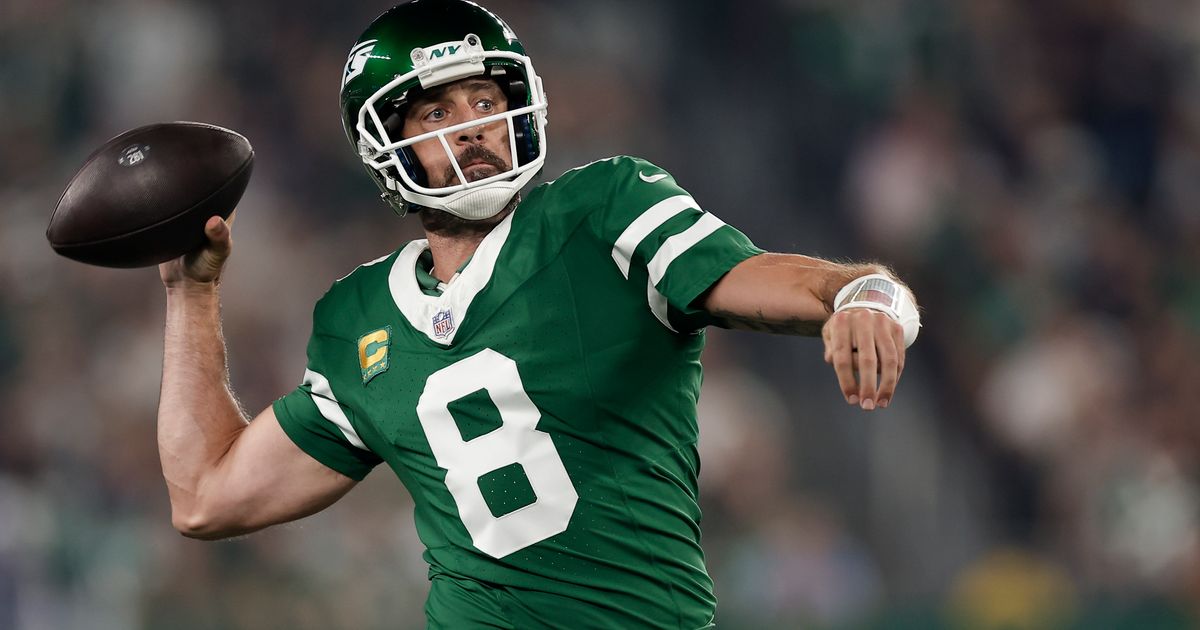 Jets’ Aaron Rodgers returns to huge cheers for 1st home game since ...