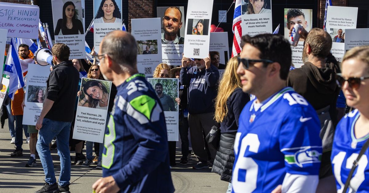 Seattle protest in support of Israel mourns deaths in Oct. 7 attack ...