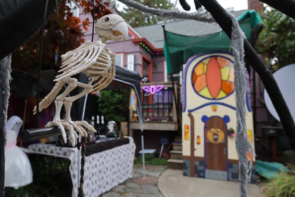 These Seattle-area households take Halloween décor to the next level ...