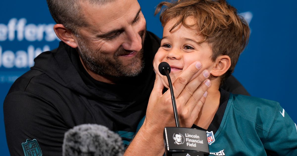 Eagles coach Nick Sirianni apologizes for his behavior toward fans at ...