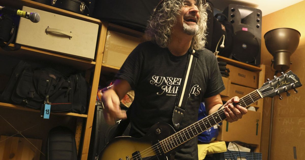 A beloved Seattle guitarist takes the spotlight on his first major tour ...