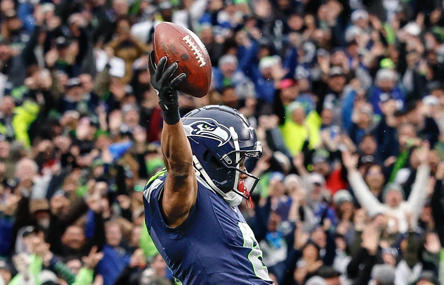 Seahawks muscle up on defense to beat Cardinals, grab share of NFC West ...