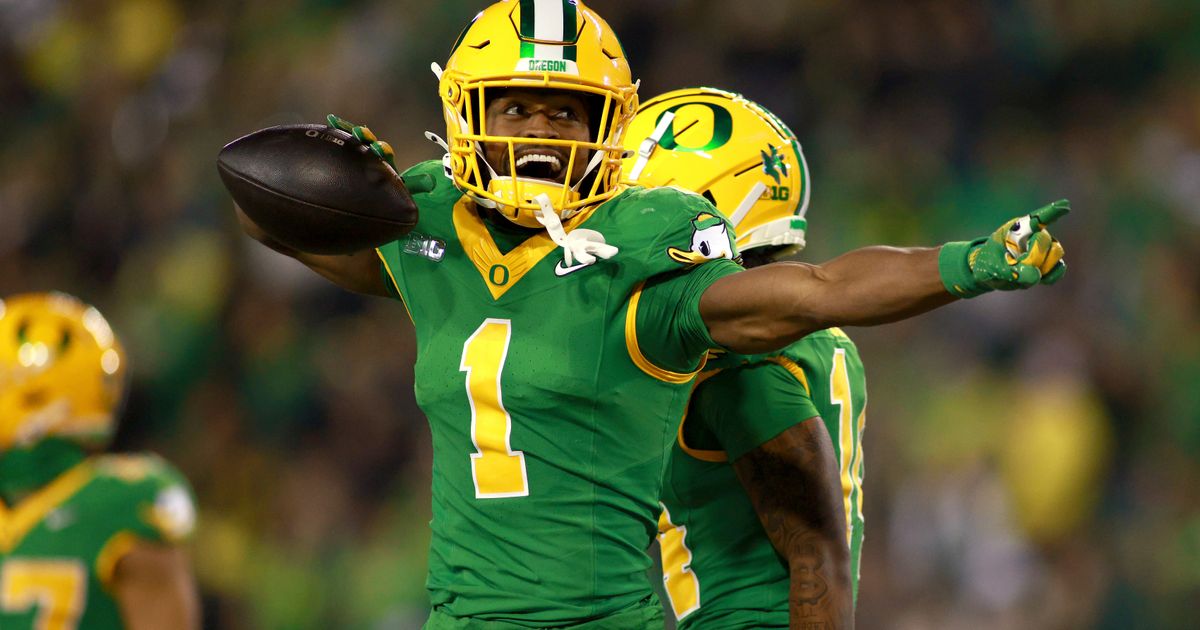 No. 1 Oregon puts its unbeaten record at stake as it visits Wisconsin ...