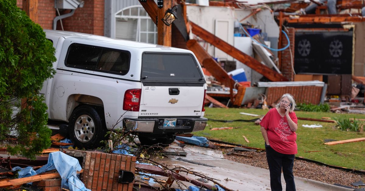 Oklahoma storms injure at least 11 and leave thousands without power ...