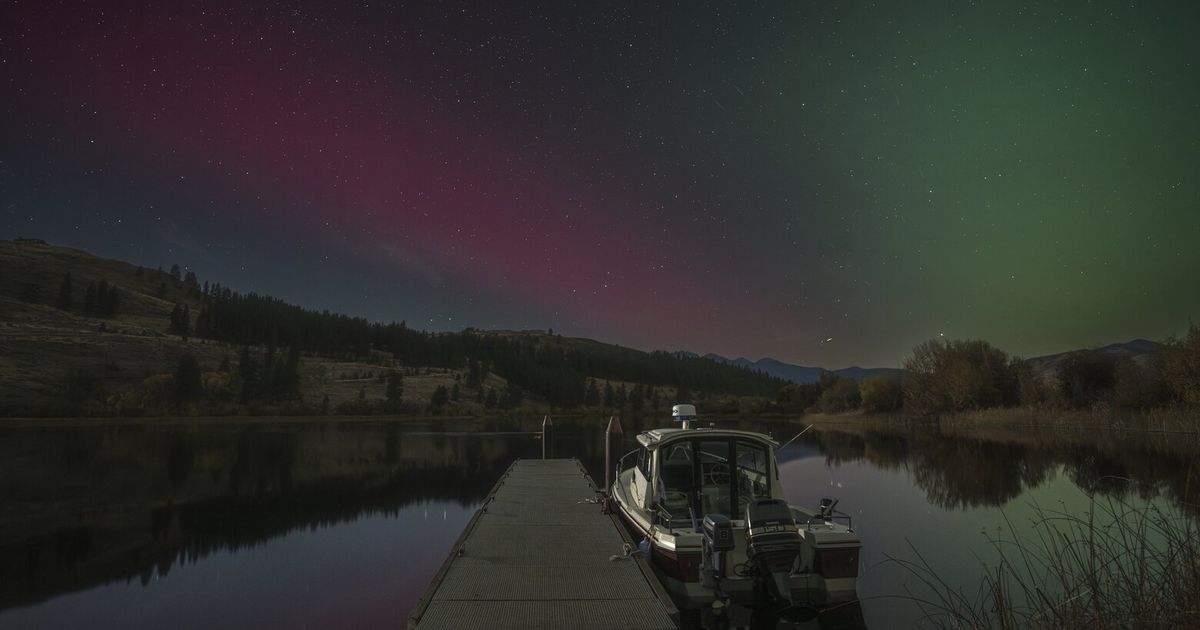 The northern lights dance above a peaceful WA lake in this stunning ...