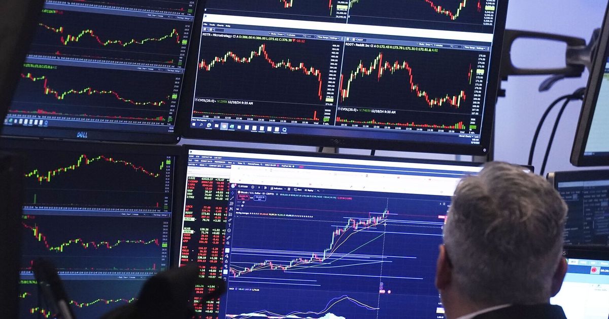 US stocks fall sharply and Dow tumbles 1,100 points after the Fed hints ...