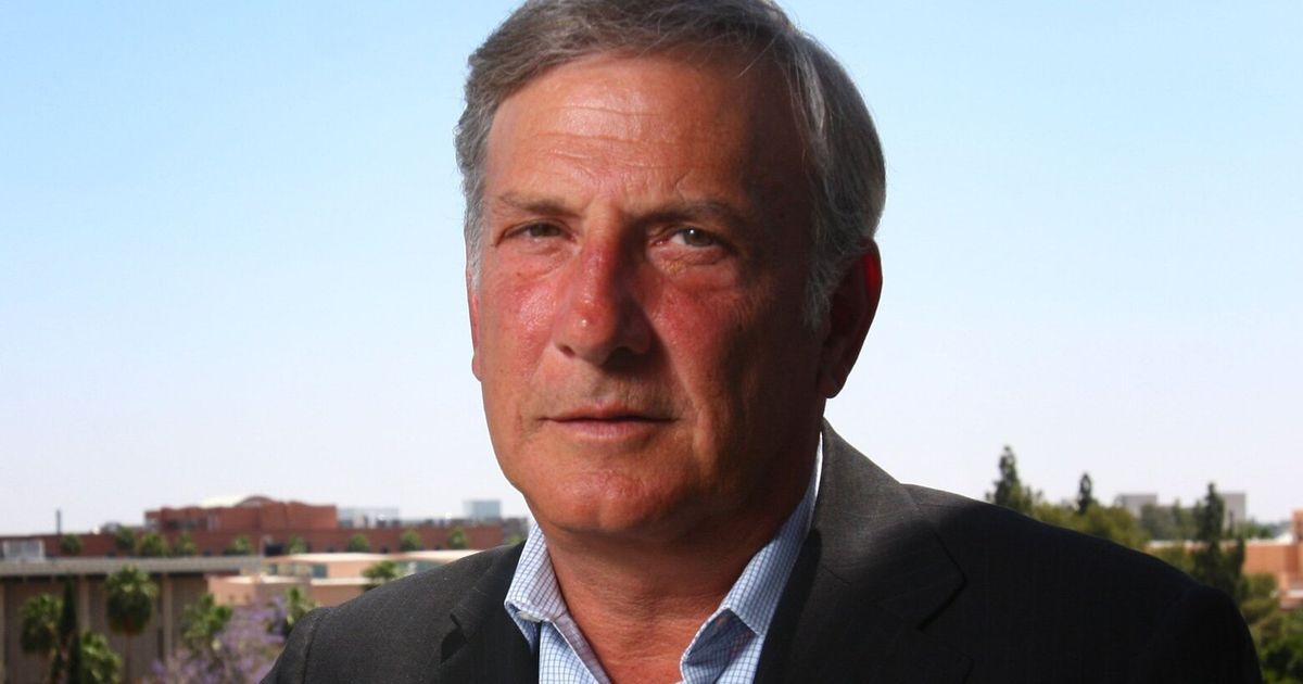 Aaron Brown, former KING, KIRO and CNN anchor, dies at 76 | The Seattle Times