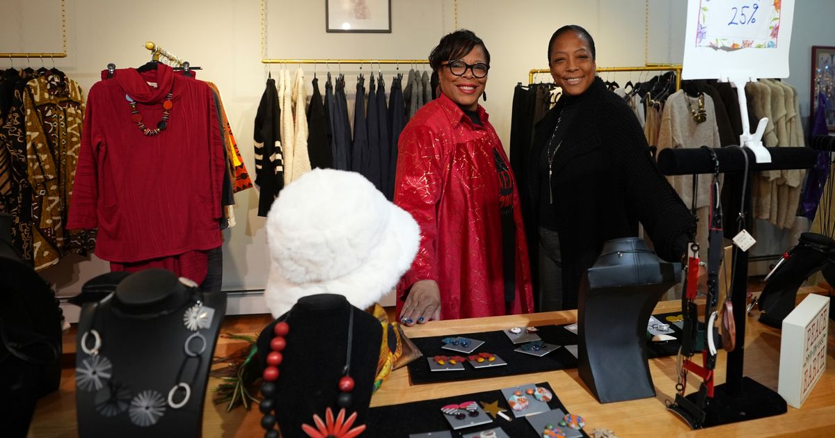 Small businesses say cautious shoppers are seeking a ‘cozy’ holiday ...