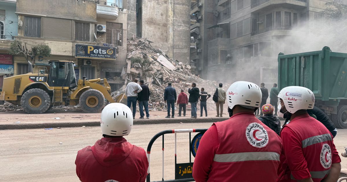 At least 8 killed in building collapse in Cairo | The Seattle Times