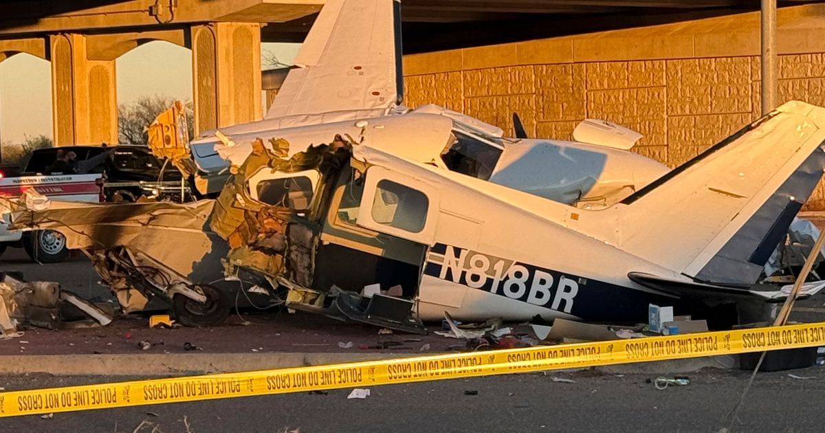 Propeller plane crashes onto a Texas highway, sending 4 people to ... Propeller plane crashes onto a Texas highway, sending 4 people to ...